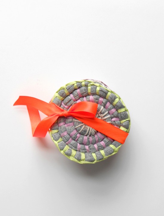 MAKE IT | GIVE IT :: Fabric Coil Coasters - We Are Scout