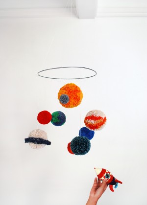 TUTORIAL: Make a pom pom solar system mobile (& deal with the mess ...